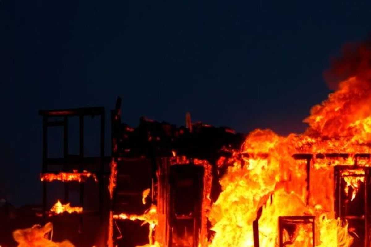 Ruko di Sidoyoso Surabaya Terbakar, Seorang Lansia Tewas Terjebak di ...