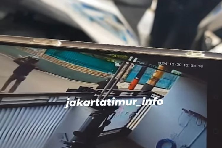 Foto : Pencuri Bersenjata Api Beraksi di Duren Sawit, Polisi: Proses ... Foto : Pencuri Bersenjata Api Beraksi di Duren Sawit, Polisi: Proses ...