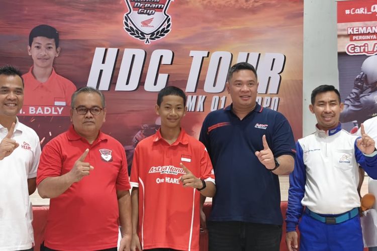 HDC Tour 2024 Datangi SMKN 1 Palopo, Berbagi Pengalaman dengan Pebalap