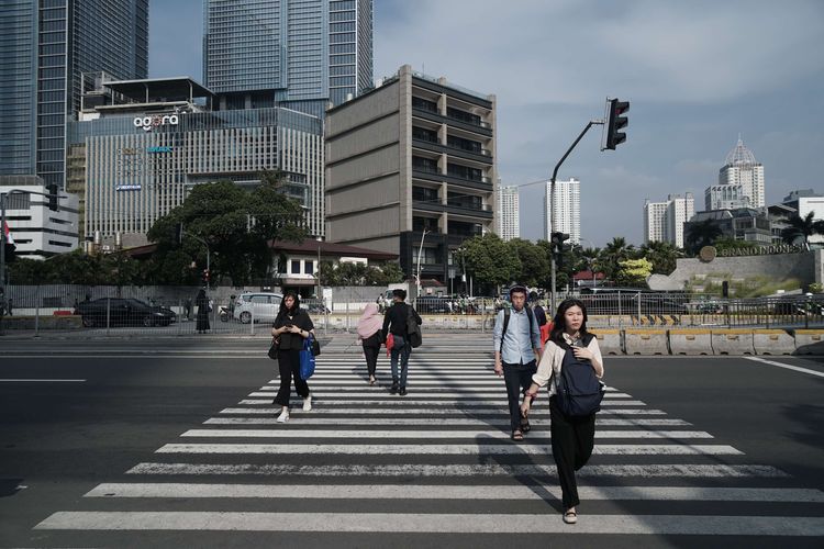 Foto : Asal Usul Zebra Cross dan Kenapa Warnanya Jadi Hitam-Putih?
