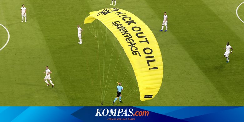 Lukai 2 Orang saat Mendarat di Laga Perancis Vs Jerman, Greenpeace ...