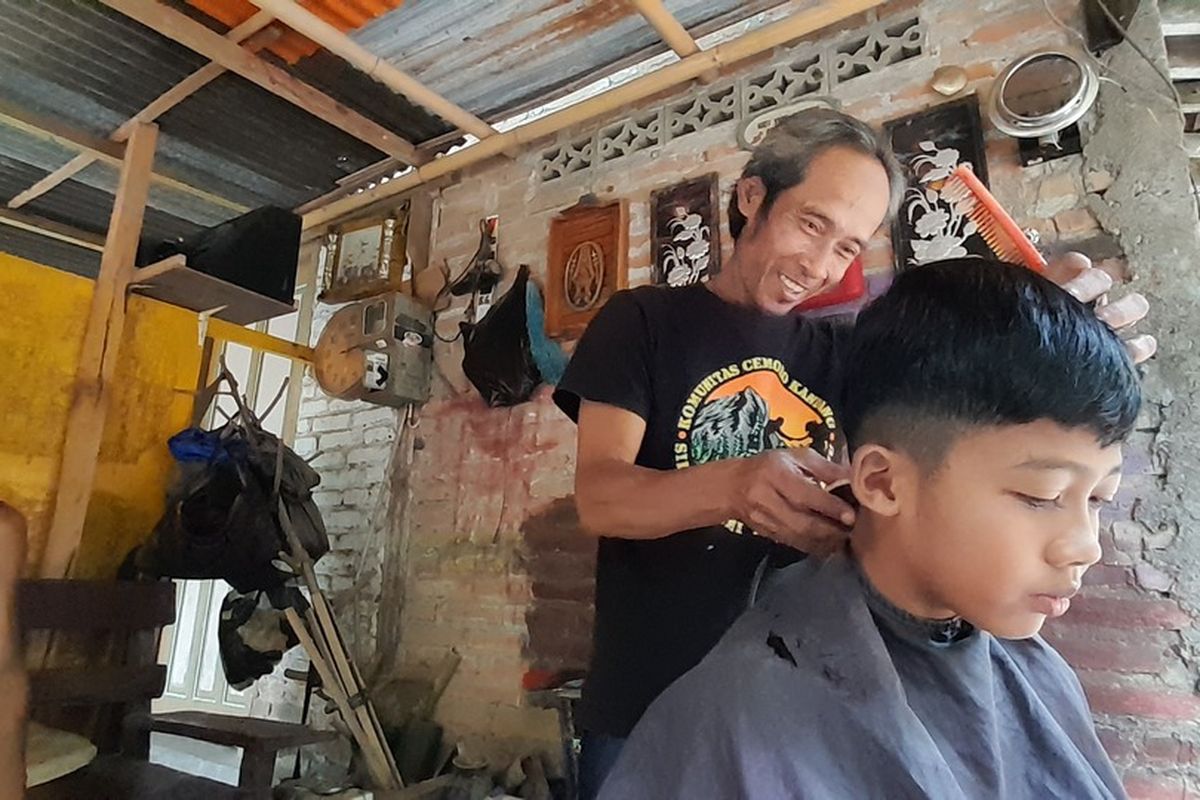 Cukur Rp 5.000 di Kulon Progo, Karto Layani Lansia hingga Pasien Sakit