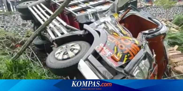 Truk Muatan Sayur Tabrak Pikap hingga Masuk Jurang di Lumajang ...