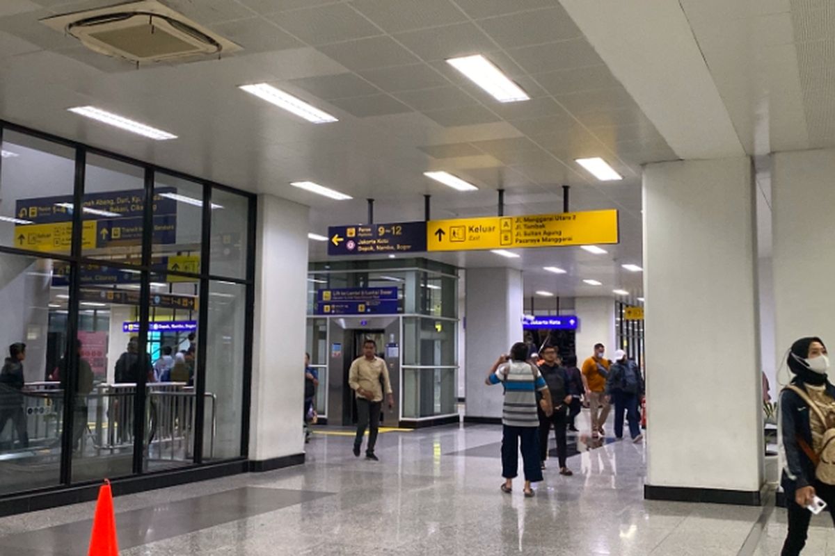 Jadwal KRL Manggarai-Cikarang April 2025, Termalam 00.15 WIB