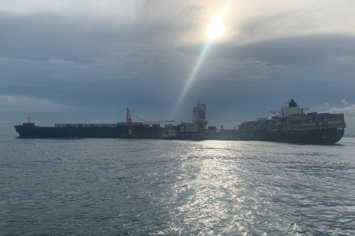 Kapal MV Tina Bermuatan Ribuan Kontainer Diisukan Tabrakan, Ternyata ...