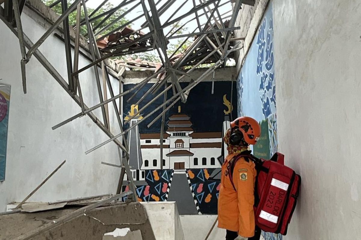 Kelas SMKN 1 Cileungsi yang Atapnya Ambruk Timpa 31 Orang Masih Baru