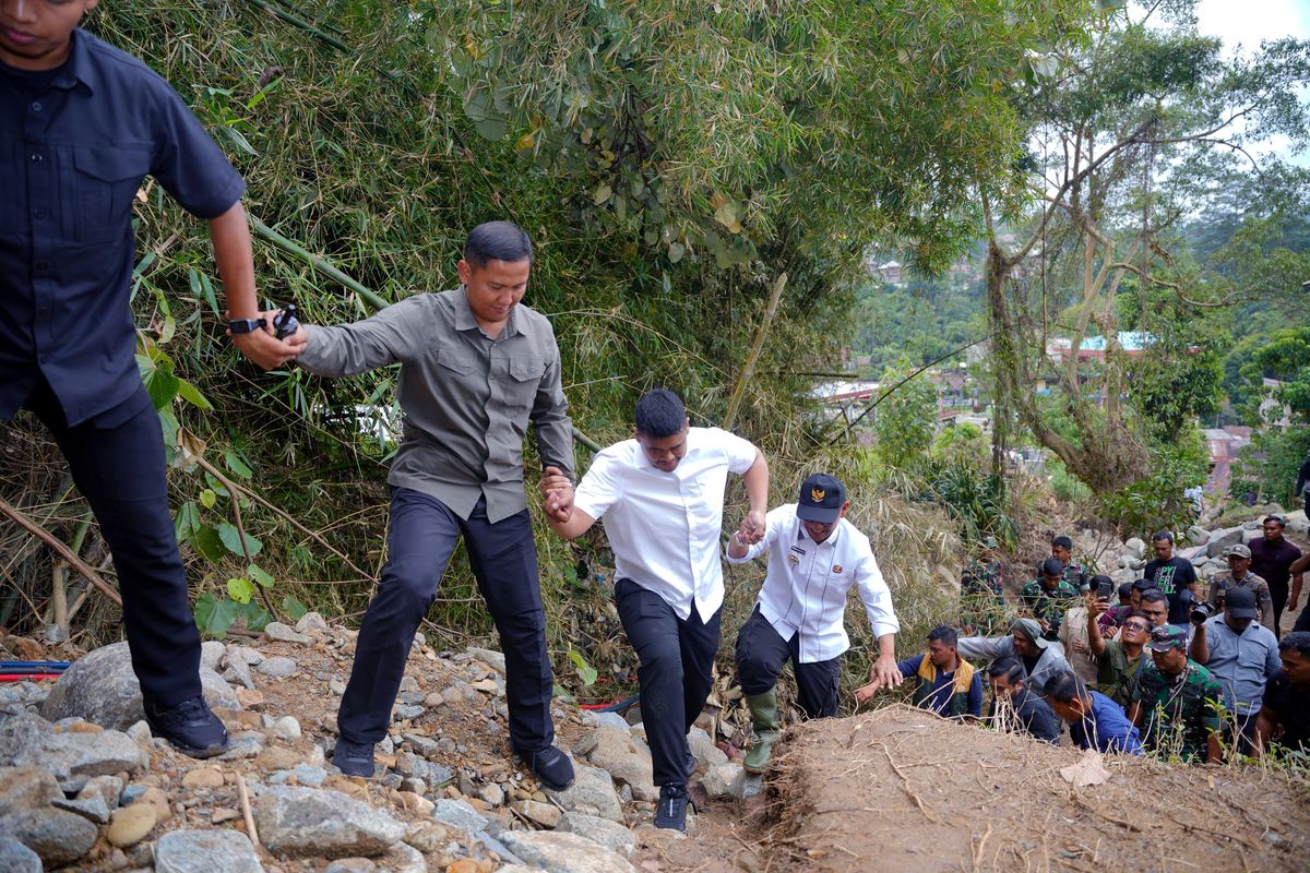 Datangi Lokasi Banjir Bandang Simalungun, Bobby Janji Bangun Bronjong