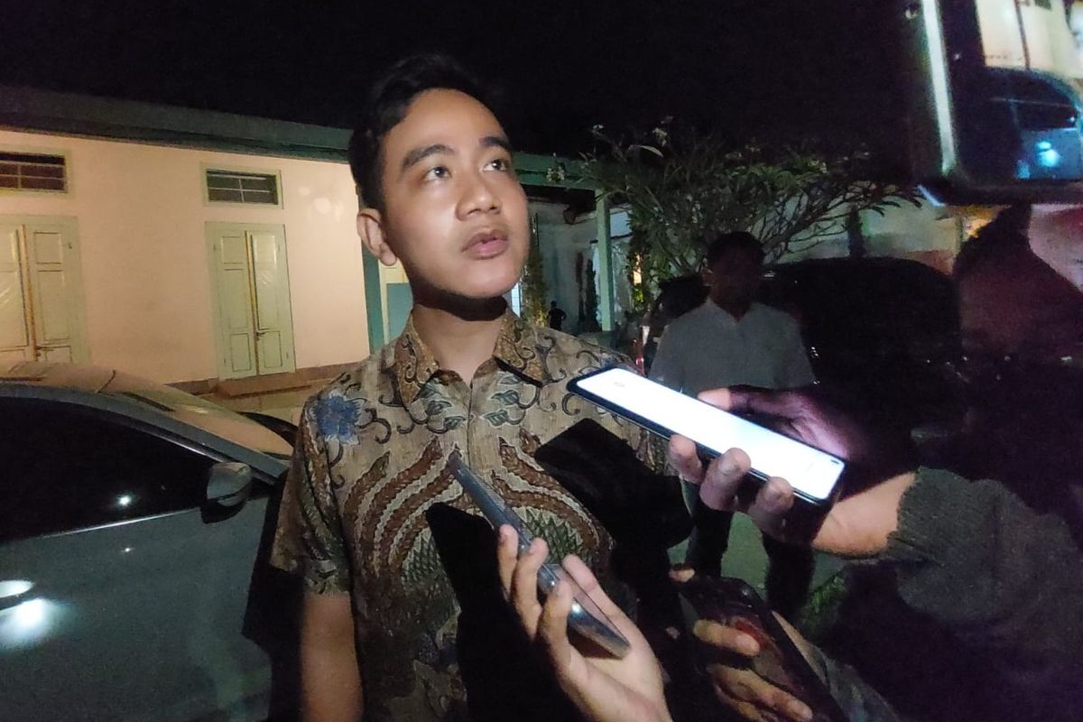 Kebakaran Rumah di Bantaran Rel Kereta, Gibran Bakal Salurankan Bantuan ...