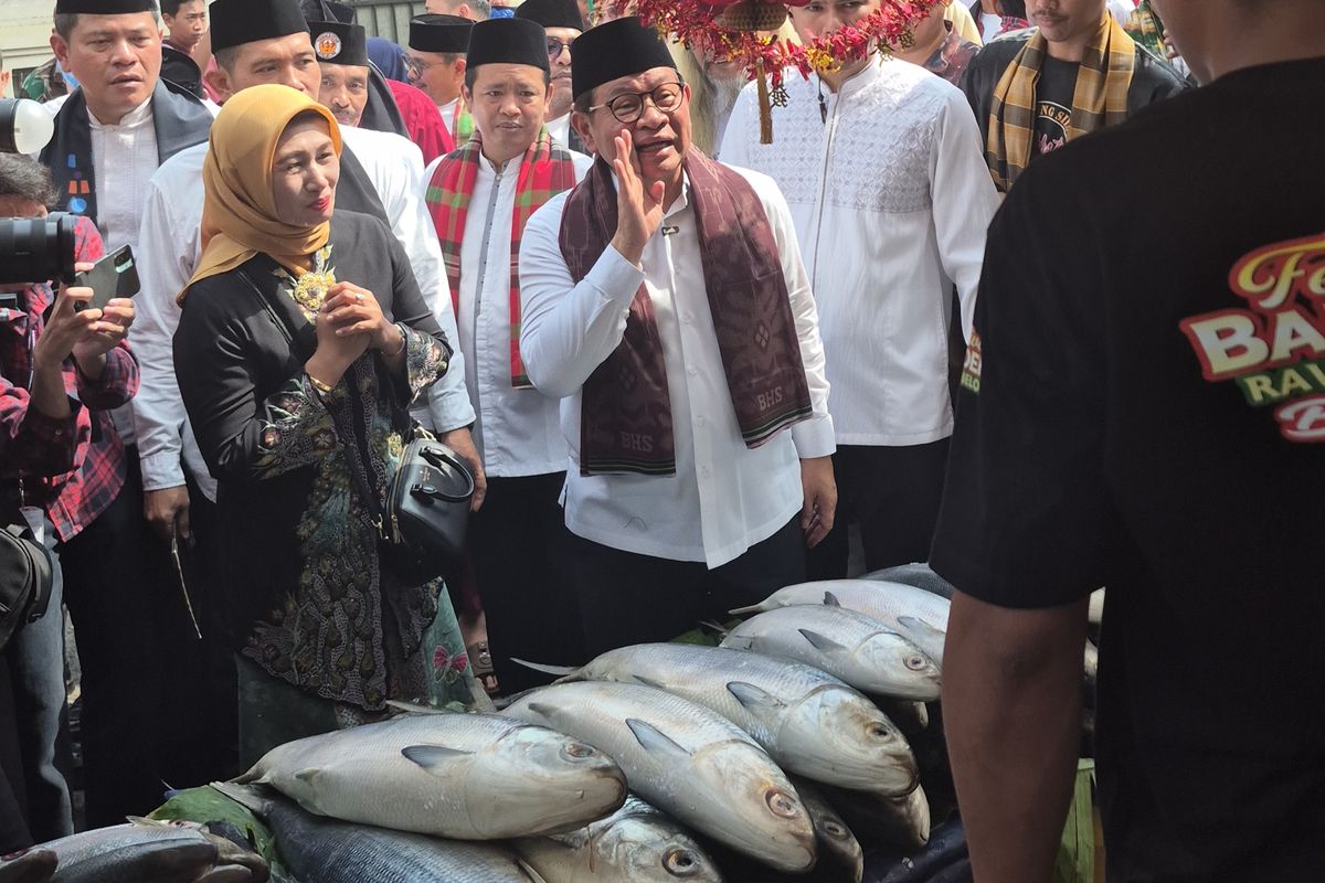 Pramono Borong 6 Bandeng Jumbo di Festival Rawa Belong, Terbesar 14,67 Kg