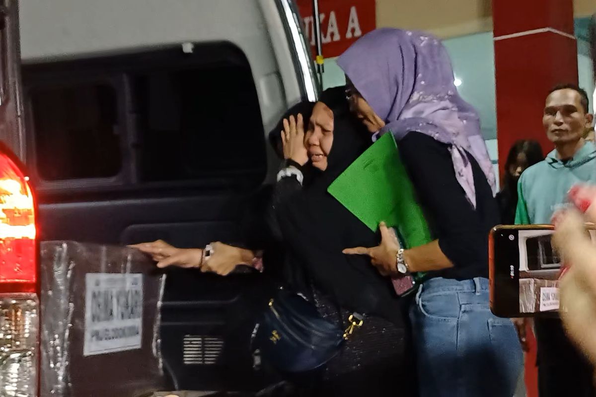 Tangis Pecah Saat Ibunda Jemput Jenazah Osima Yukari, Korban Kebakaran Glodok Plaza