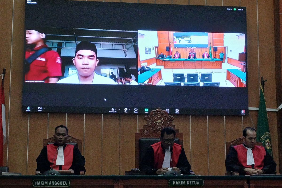 Batara Ageng Eks Manajer Fuji Divonis 2 Tahun 6 Bulan Penjara