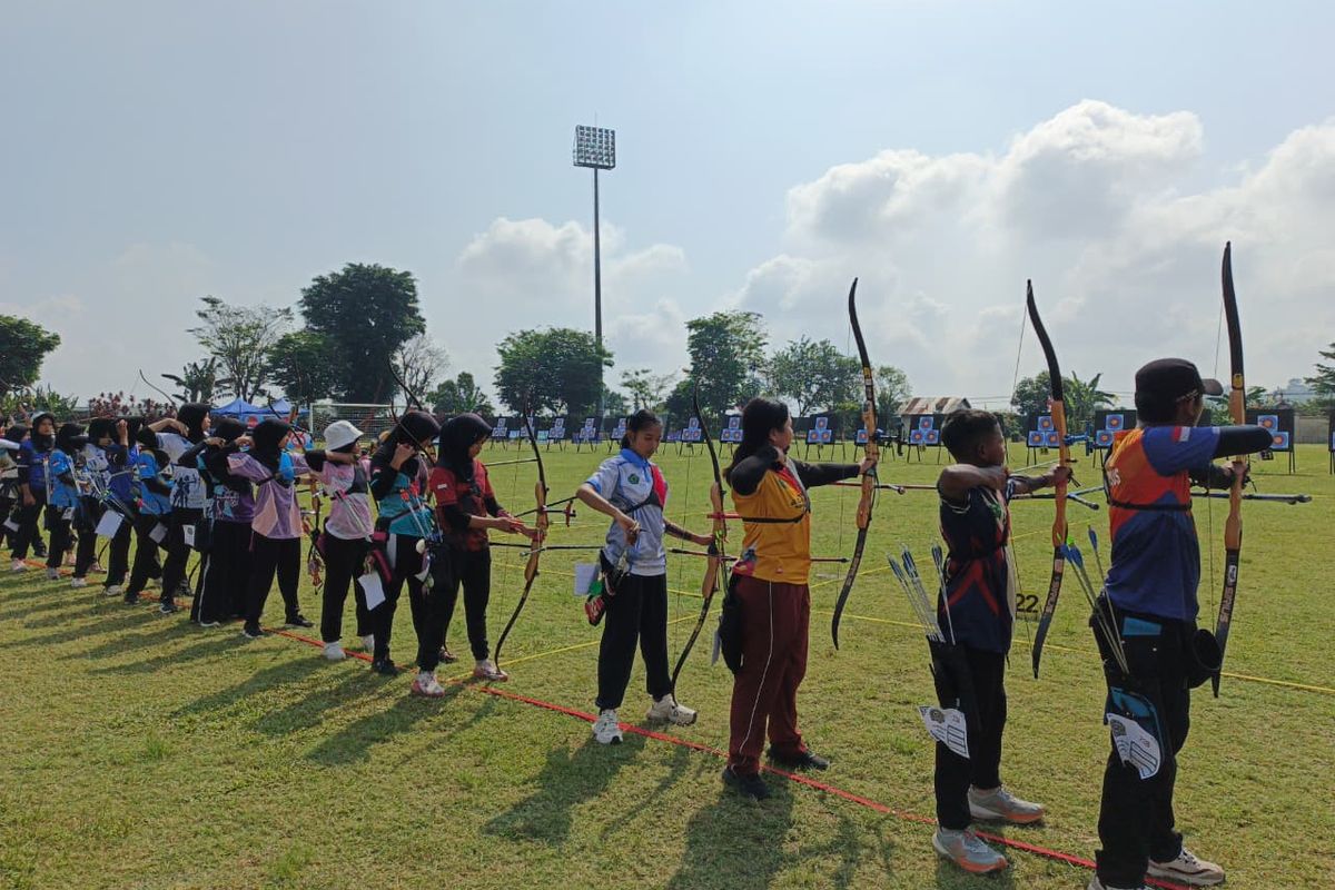 Perjuangan Atlet Junior Melawan Panas dan Angin demi Juara Panahan