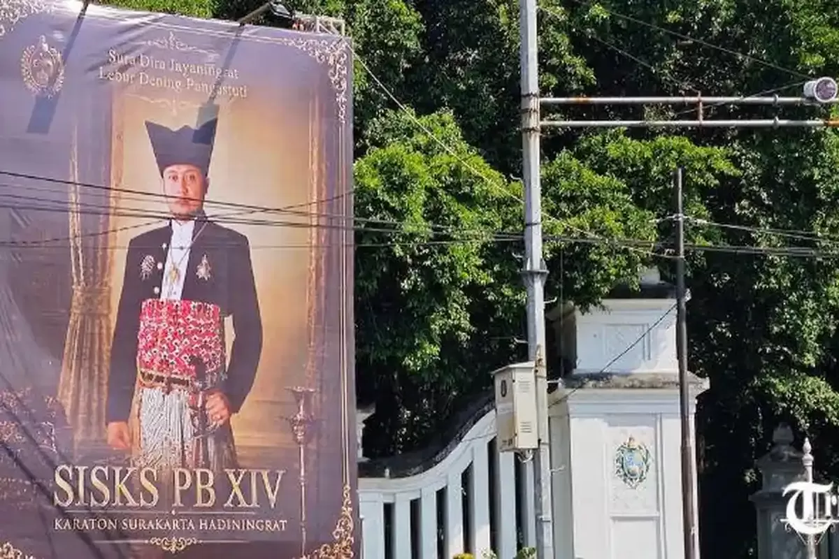 Baliho Pakubuwono XIV Hangabehi Muncul di Gladak Solo, LDA Klaim Sesuai ...