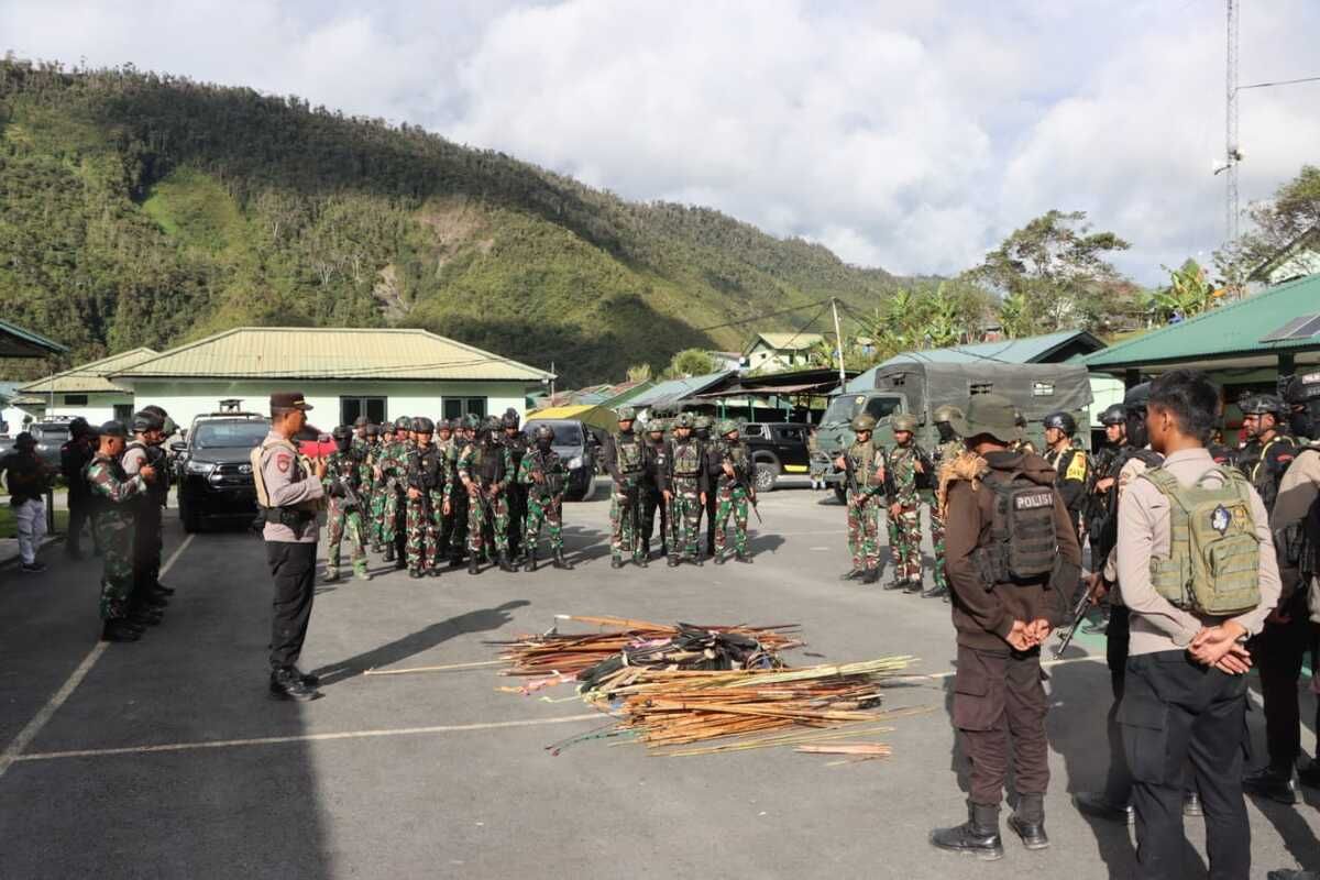 Pasca-bentrok di Puncak Jaya, TNI-Polri Razia dan Amankan Busur-Anak Panah