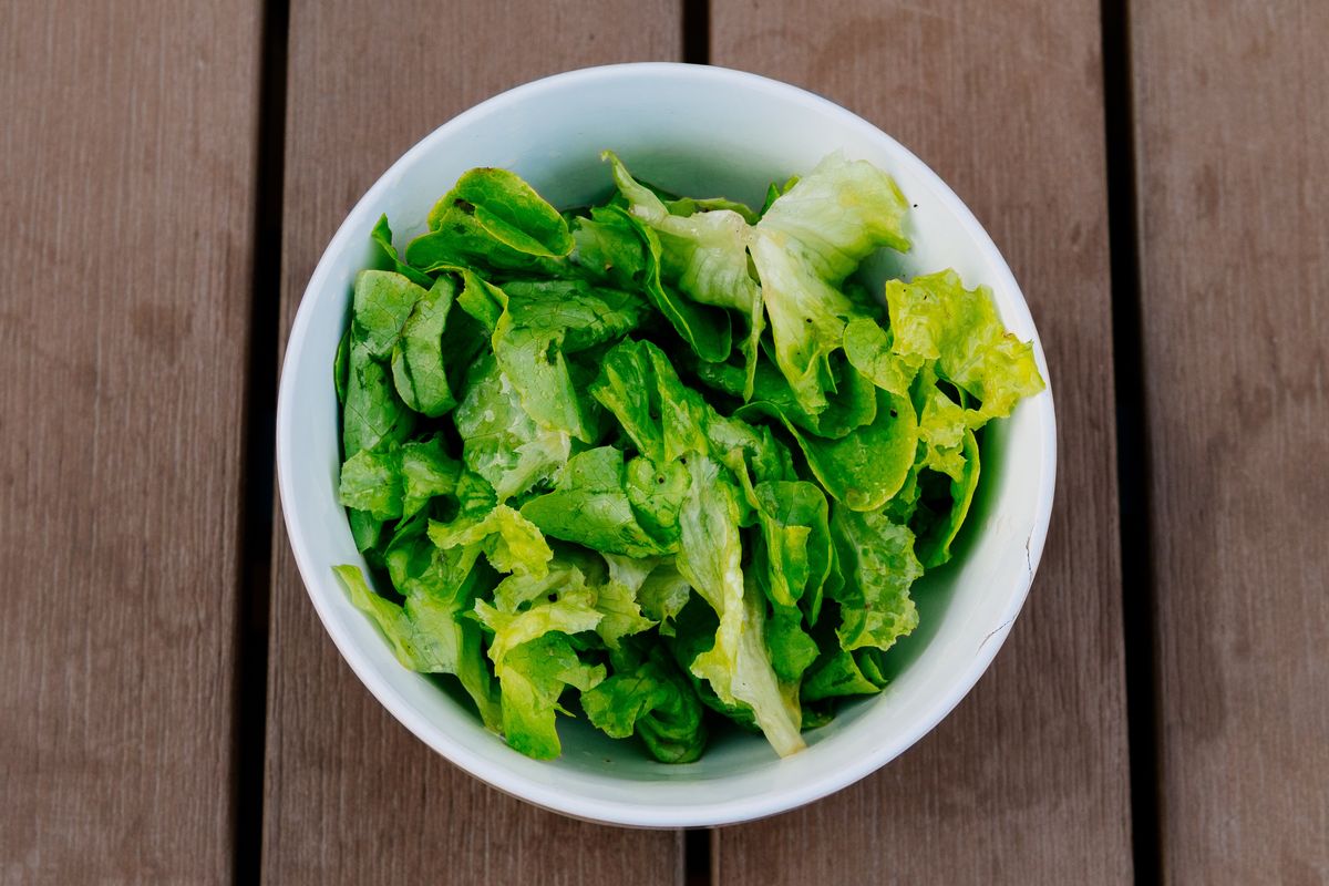 6 Cara Simpan Selada untuk Salad agar Tetap Segar dan Renyah