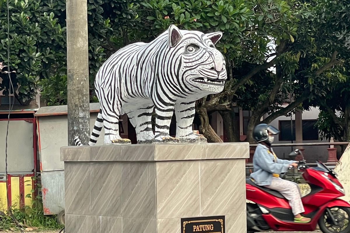 Patung Macan di Kediri Viral akibat “Kecelakaan Karya”