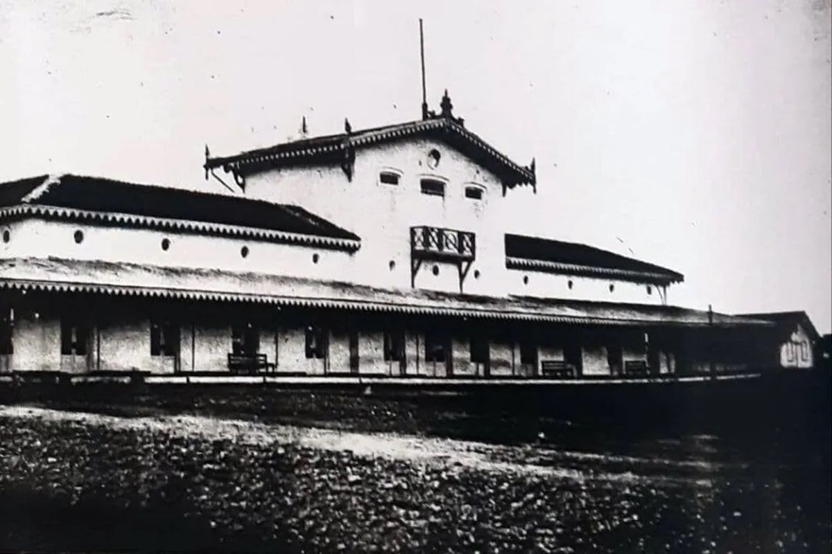 Di Mana Stasiun Kereta Api Pertama di Indonesia?