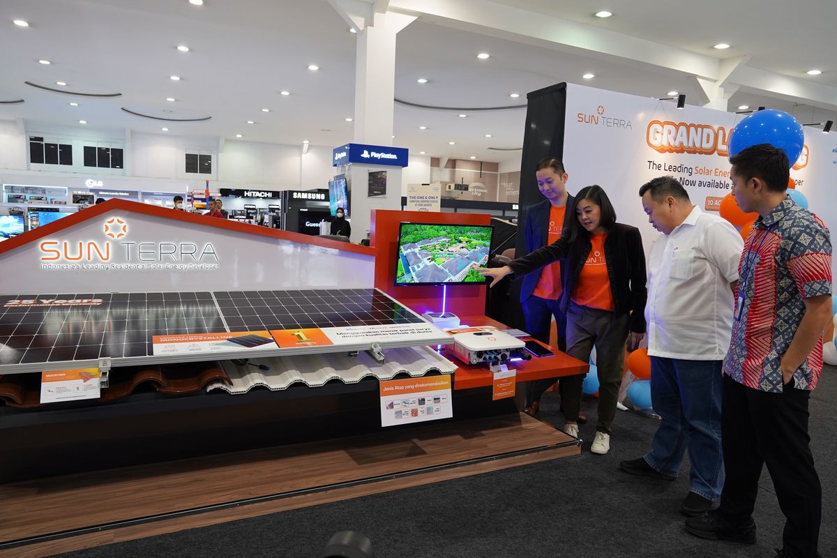 "Display" Interaktif Sistem Energi Surya Pertama Hadir di Toko Ritel