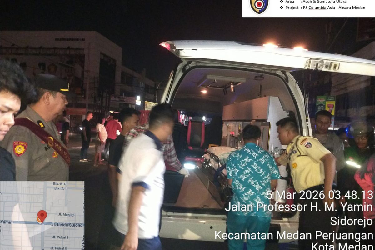 Mobil Lexus Tabrak Pasutri dan Tiang di Medan, 3 Orang Terluka