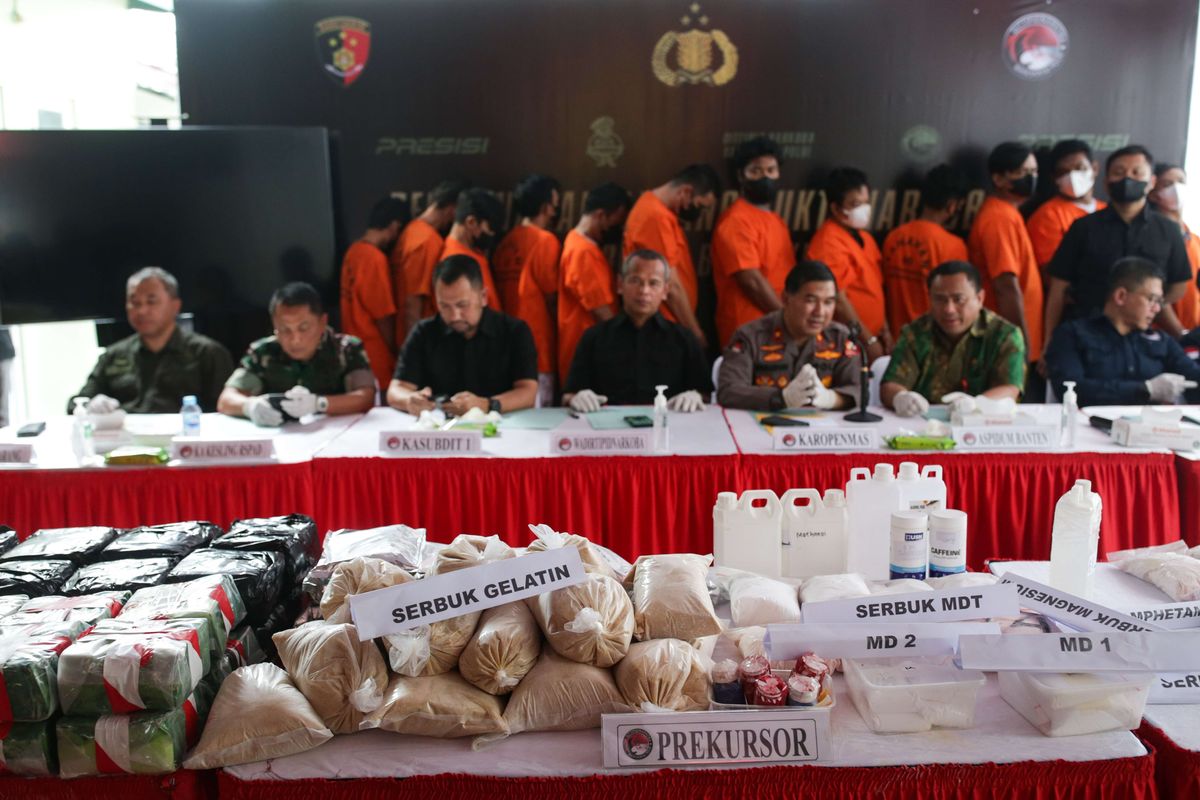 Menyelidik Pamer Kemewahan Bandar Narkoba