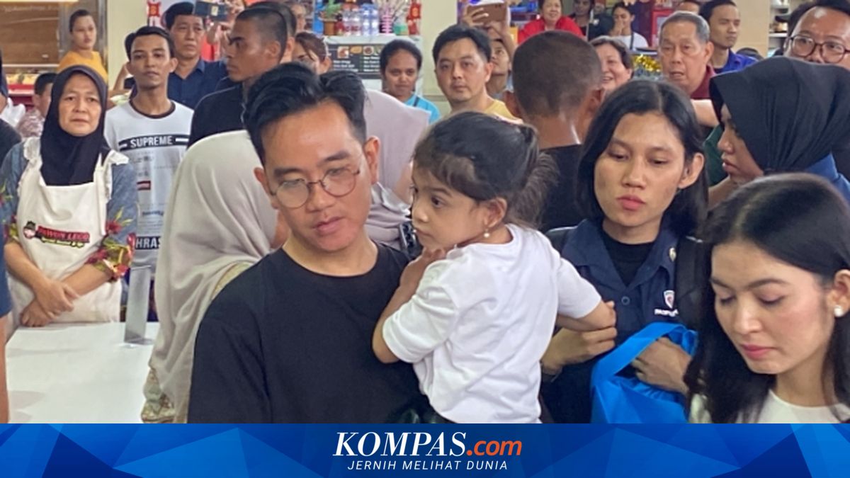 Gibran Kunjungi Pasar Atom Surabaya untuk Menikmati Suasana Imlek