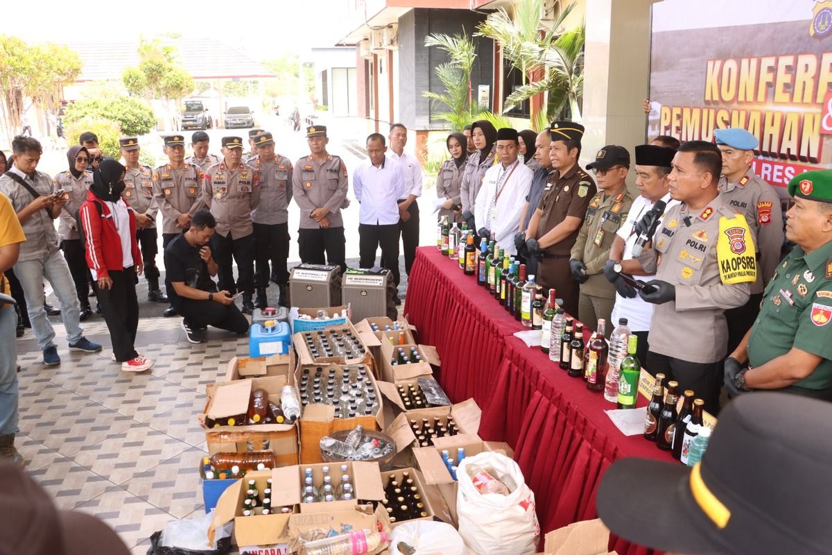 Musim Kampanye Pilkada, Ribuan Botol Miras di Kulon Progo Dimusnahkan