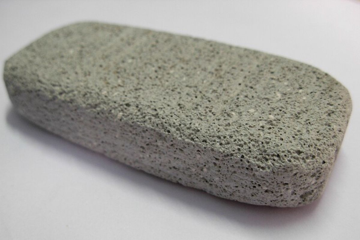 Mengapa Batu Apung Bisa Mengapung?