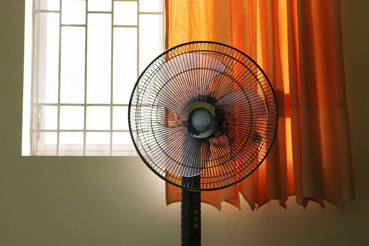 Kipas Angin Osilasi Vs Statis, Mana yang Terbaik Mendinginkan Ruangan?