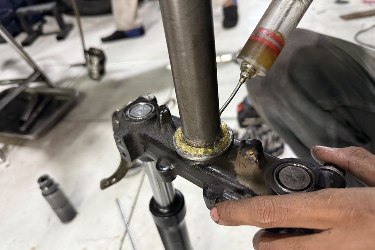 Cara Tepat Menyetel Komstir Motor Agar Stabil