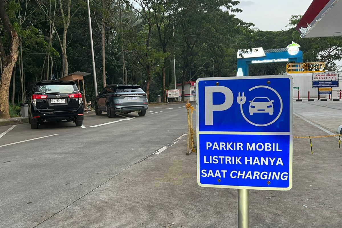 SPKLU Bukan Tempat Parkir, Selesai Isi Daya Segera Pindahkan Mobil