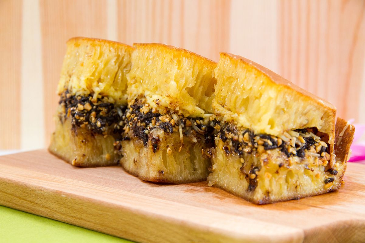 Resep Martabak Manis Ala Penjual, Berpori Lembut dengan Taburan Melimpah