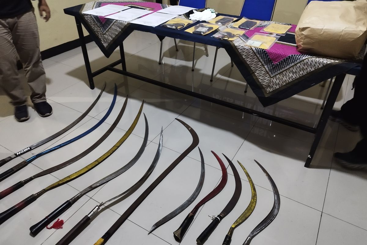 11 Remaja Ditangkap Saat Hendak Tawuran di Jakpus, Bawa Celurit Ukuran ...