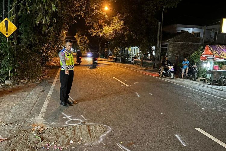 Dua Motor Tabrak Minibus di Kulon Progo, Satu Pelajar Tewas