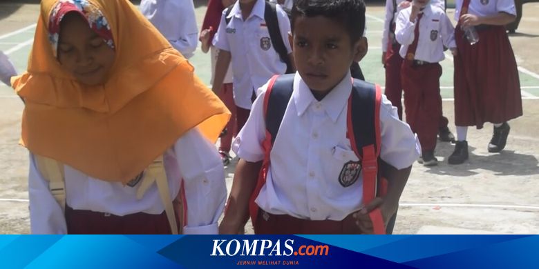Kisah Pilu Kakak Adik Bergantian Pakai Sepatu di Sekolah, Sang Kakak ...