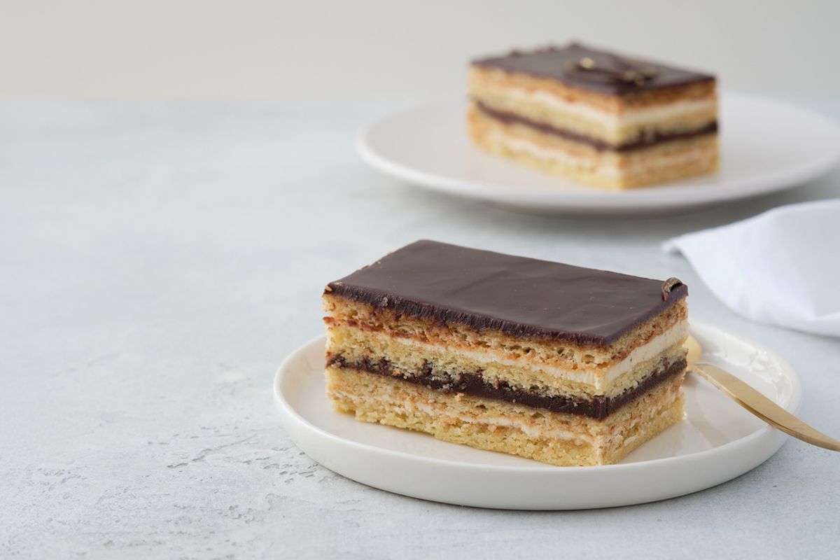 Resep Opera Cake, Cita Rasa Almond, Kopi, dan Cokelat Jadi Satu