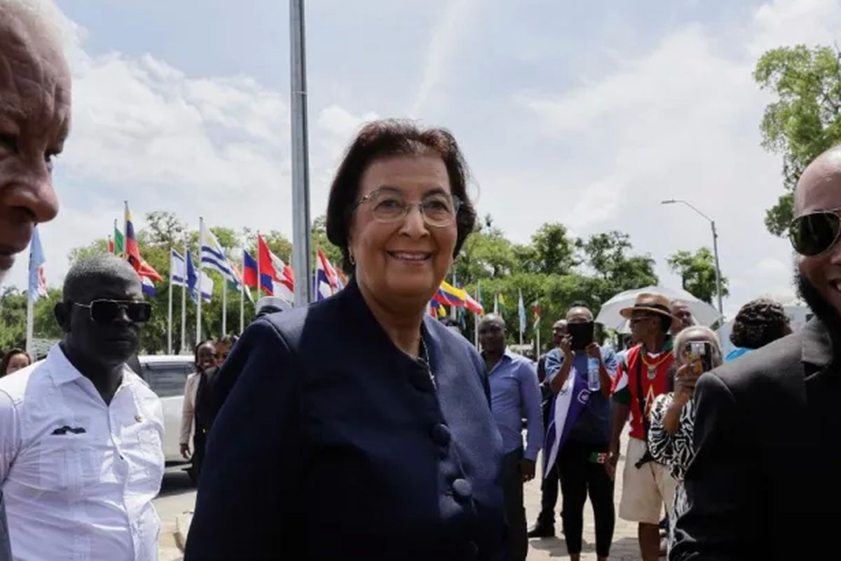 Jennifer Geerlings-Simons, Presiden Perempuan Pertama di Suriname