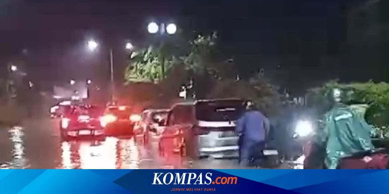Banjir Makassar dan Maros, Ratusan Warga Mengungsi, Jalan Trans Sulawesi Lumpuh