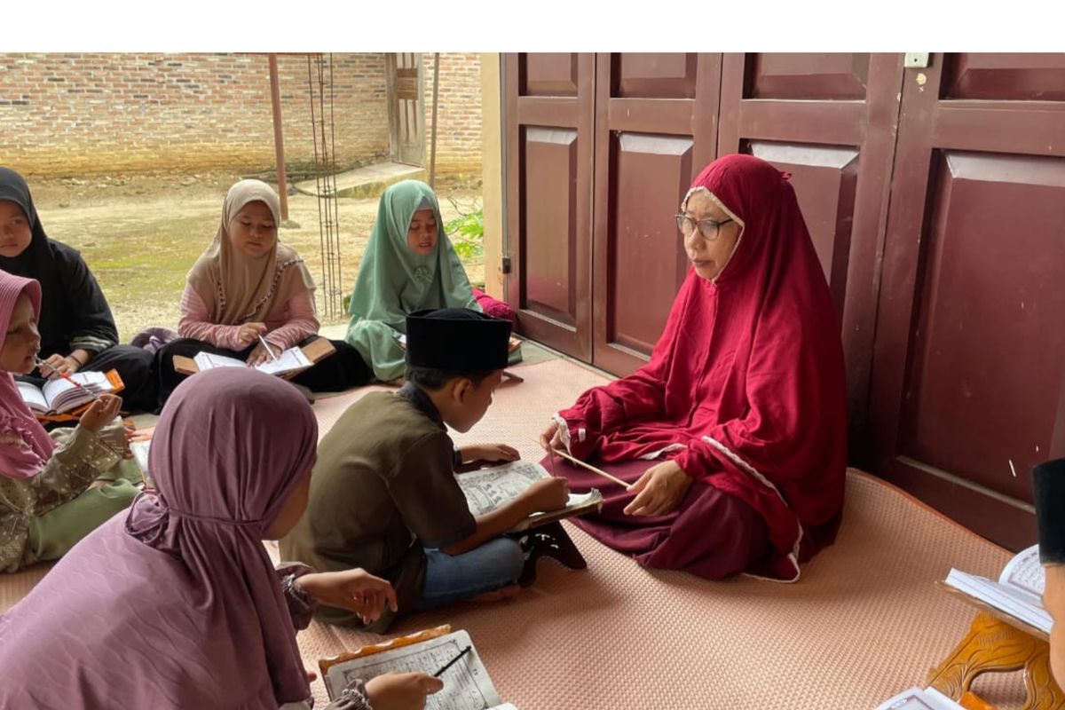 Kisah Guru Rahmayani, Membuka Program Belajar Gratis Berantas Buta Al Quran