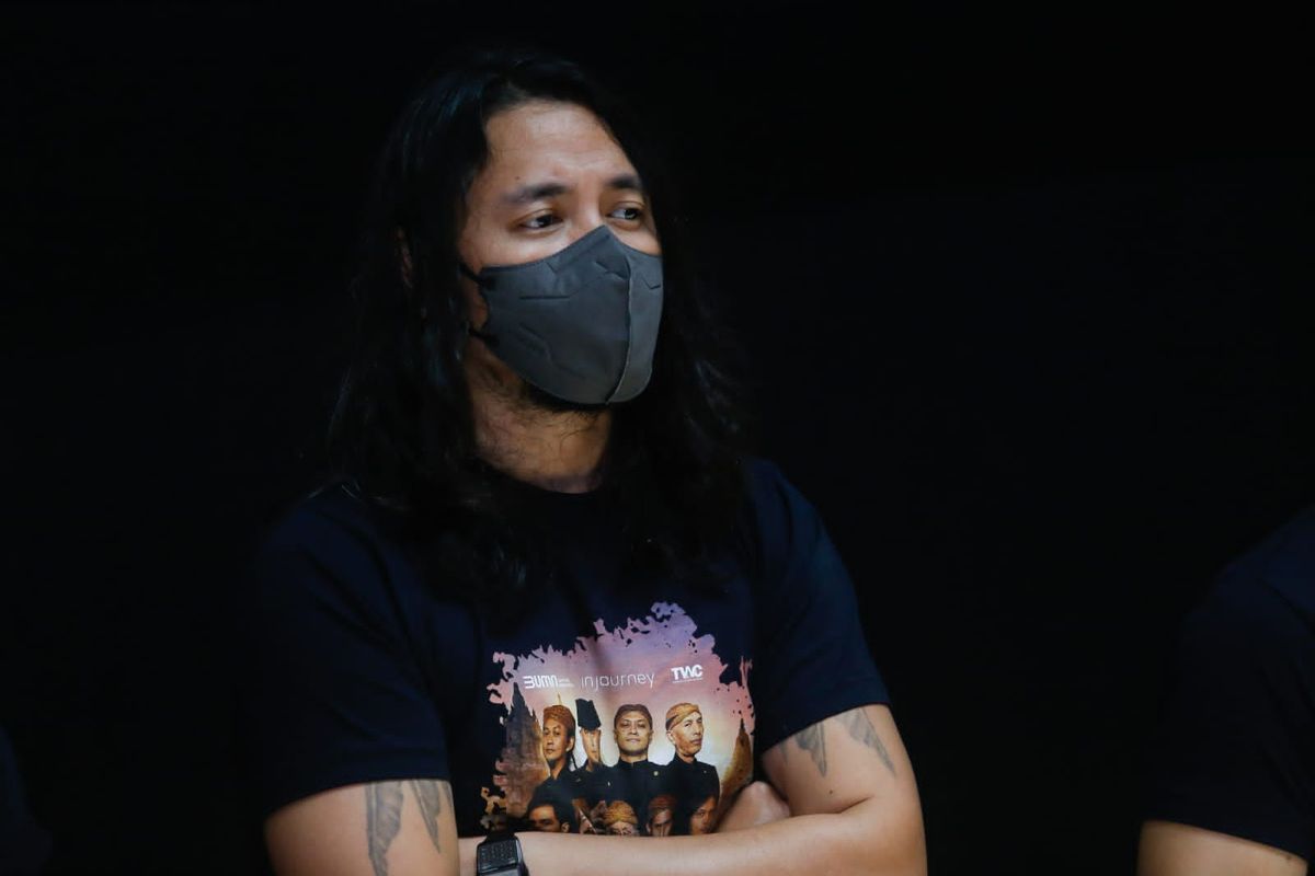 Momen Ello Gendong Anak Pertamanya, Dunia Tahitoe