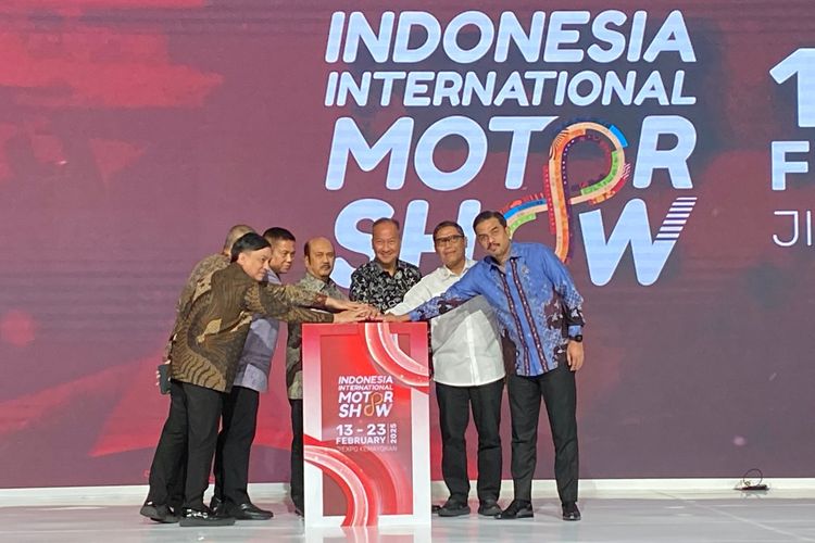 Foto : IIMS 2025 Resmi Dibuka, Momentum Insentif Mobil Listrik dan ...