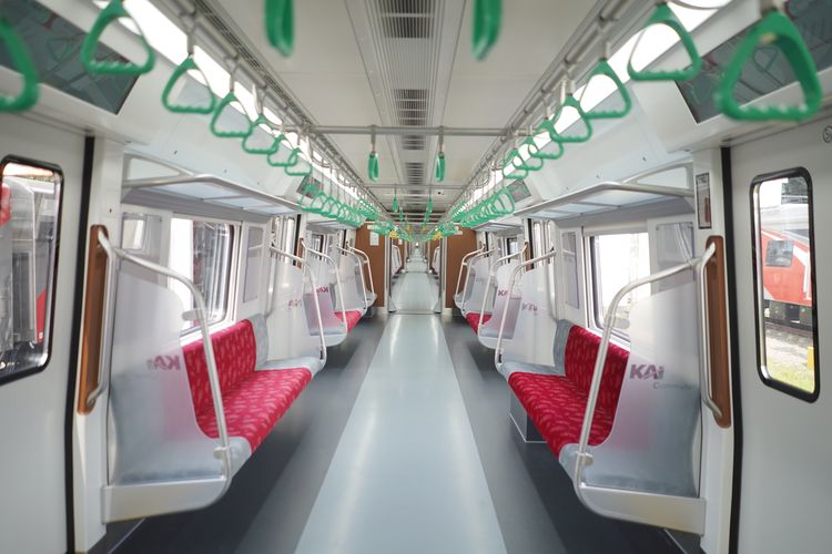Foto : FOTO: Mengintip Rangkaian KRL Baru Seri CLI-125 Lintas Cikarang ...