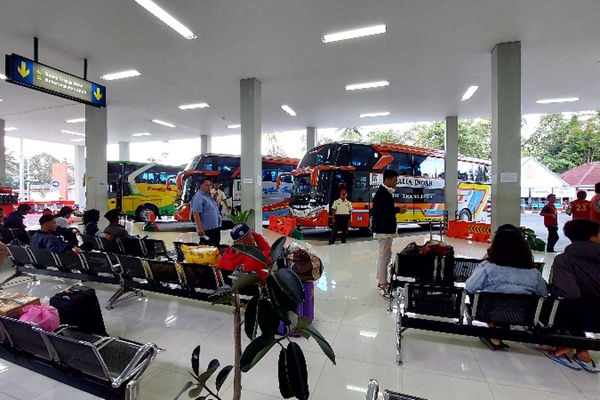 Cegah Penumpang 'Nglesot' di Lantai, Terminal Tingkir Tambah Kursi di ...
