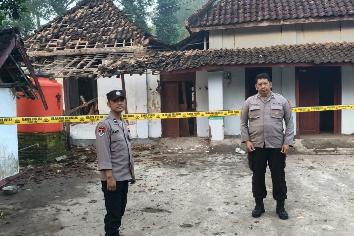 Dua Ledakan Petasan Hancurkan Rumah di Kediri