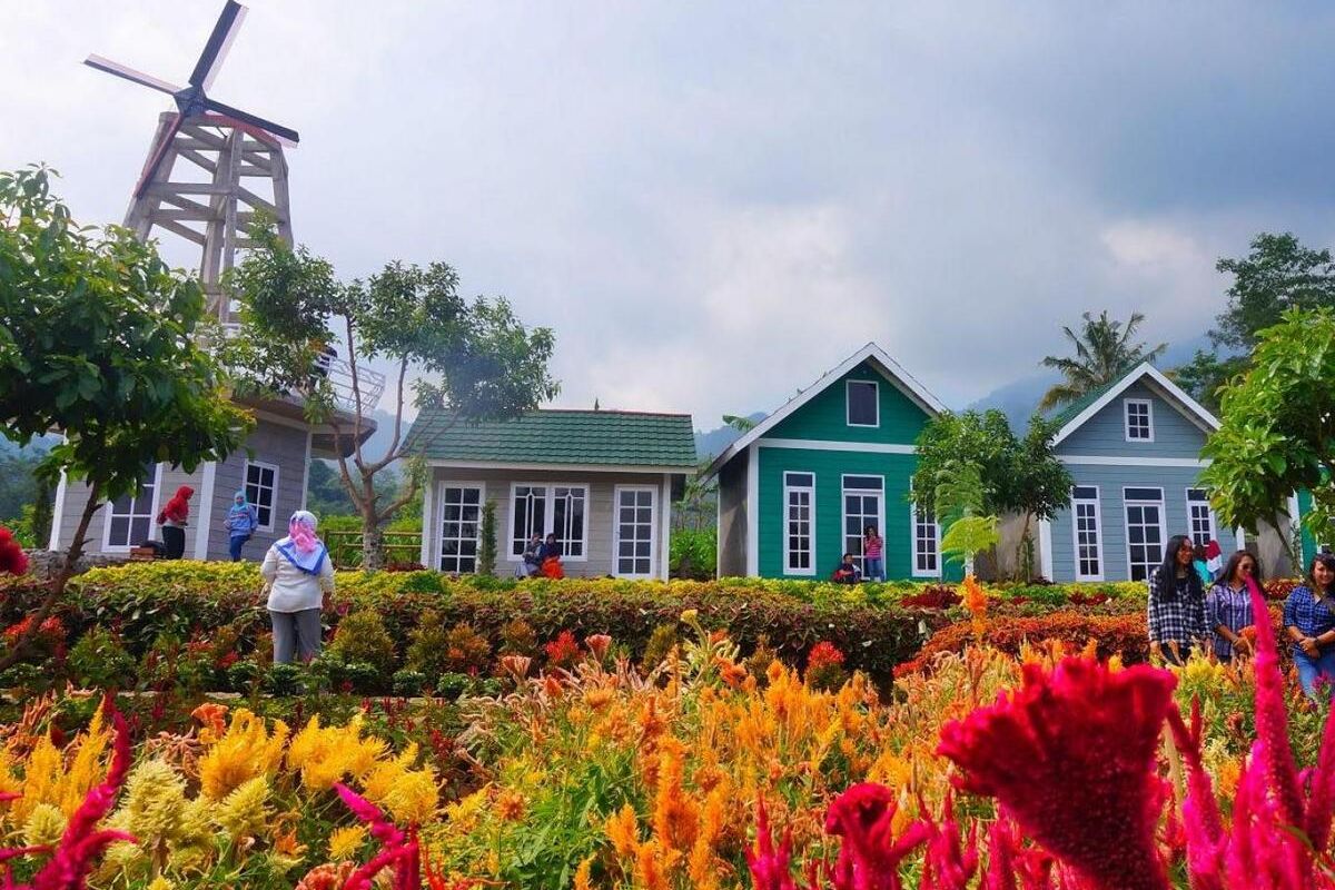 Lembah Nirwana Kendal: Daya Tarik, Tiket Masuk, dan Jam Buka