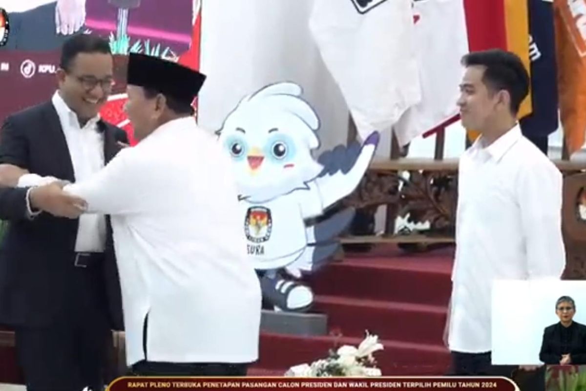 Momen Prabowo Guncangkan Badan Anies Sambil Tertawa Usai Jadi Presiden ...