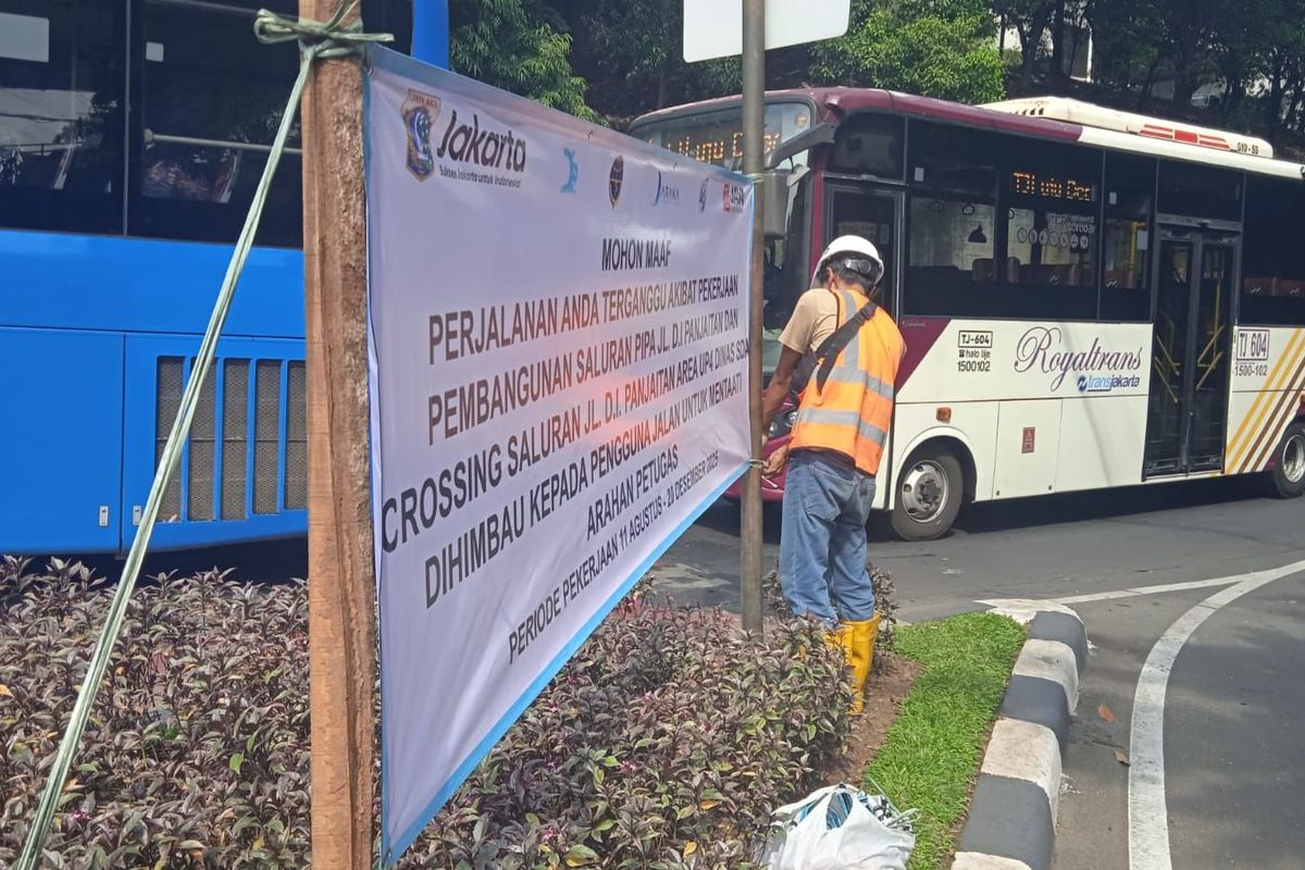 Rekayasa Lalin Jalan DI Panjaitan Selama Pembuatan Saluran Air