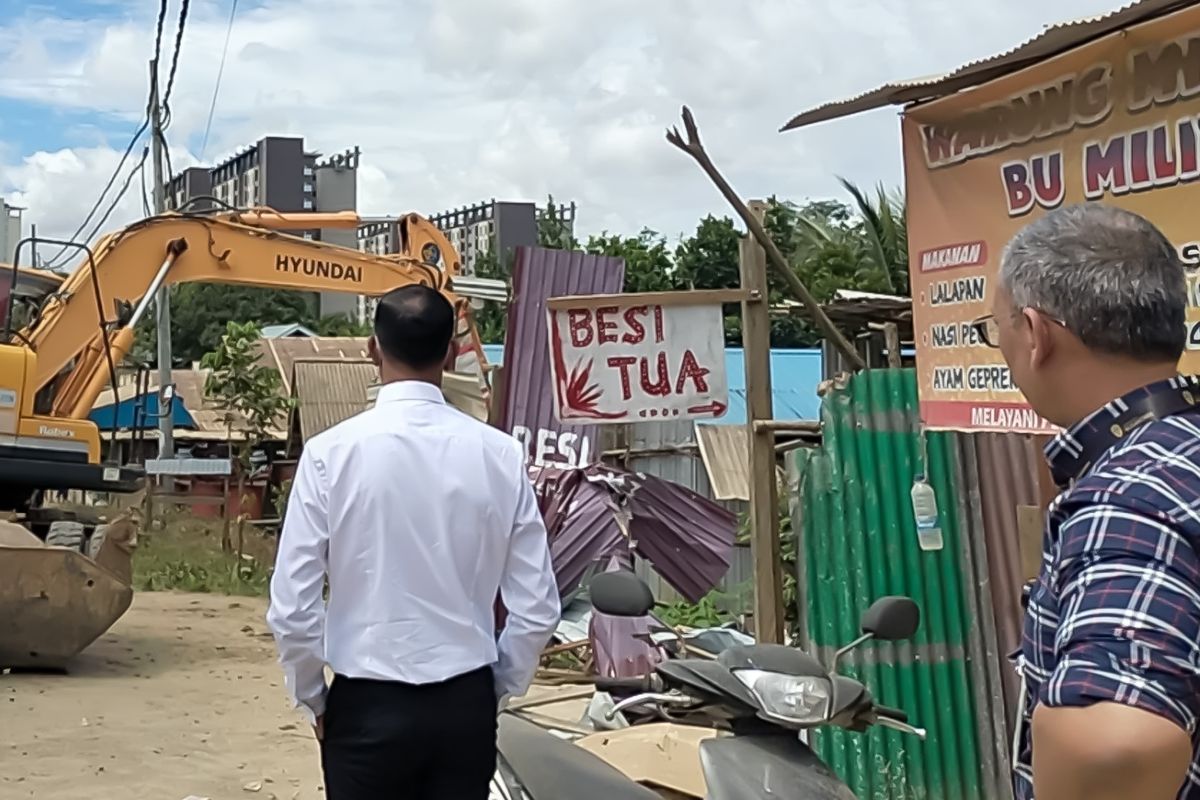 Otorita IKN Gusur 39 Lapak Besi Tua dan 18 Lapo Tuak Ilegal