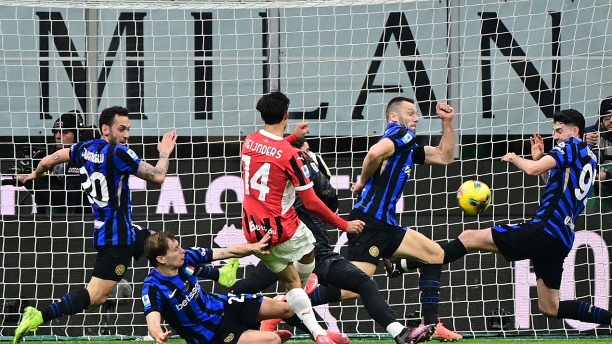 Bek Inter Milan De Vrij Gagalkan Kemenangan AC Milan di Derby Della ...