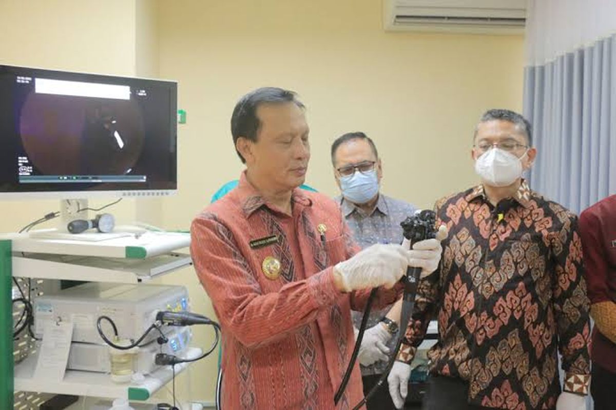 Dokter yang Jadi Bupati di Perbatasan RI-Timor Leste Gratiskan ...