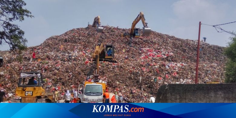 Gunungan Sampah di TPA Cipayung Depok Longsor, Antrean Truk Pengangkut Mengular